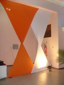 Decoração com malha tensionada